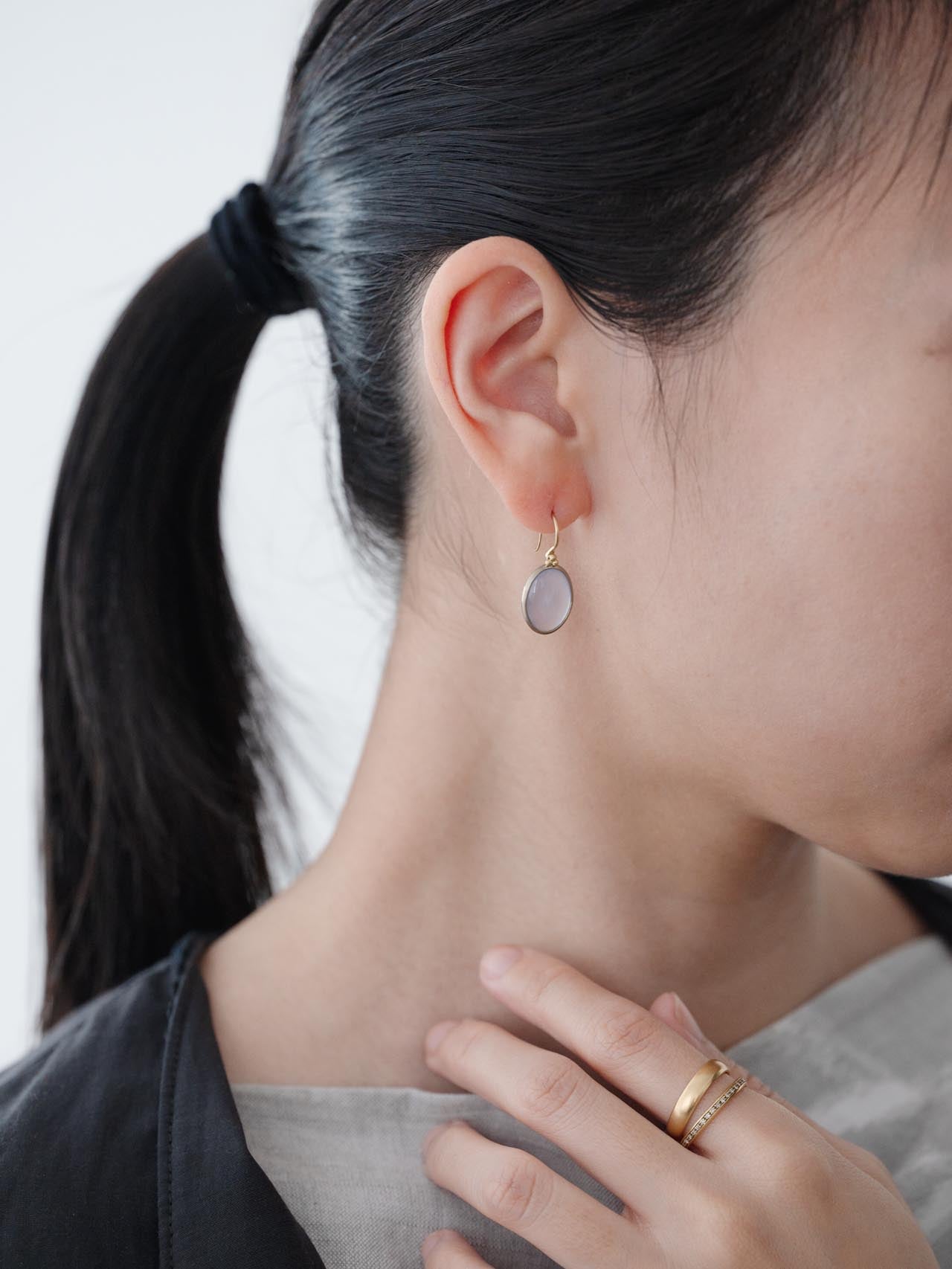 Chalcedony oval hook pierce M - 灰青 - – MEDERU