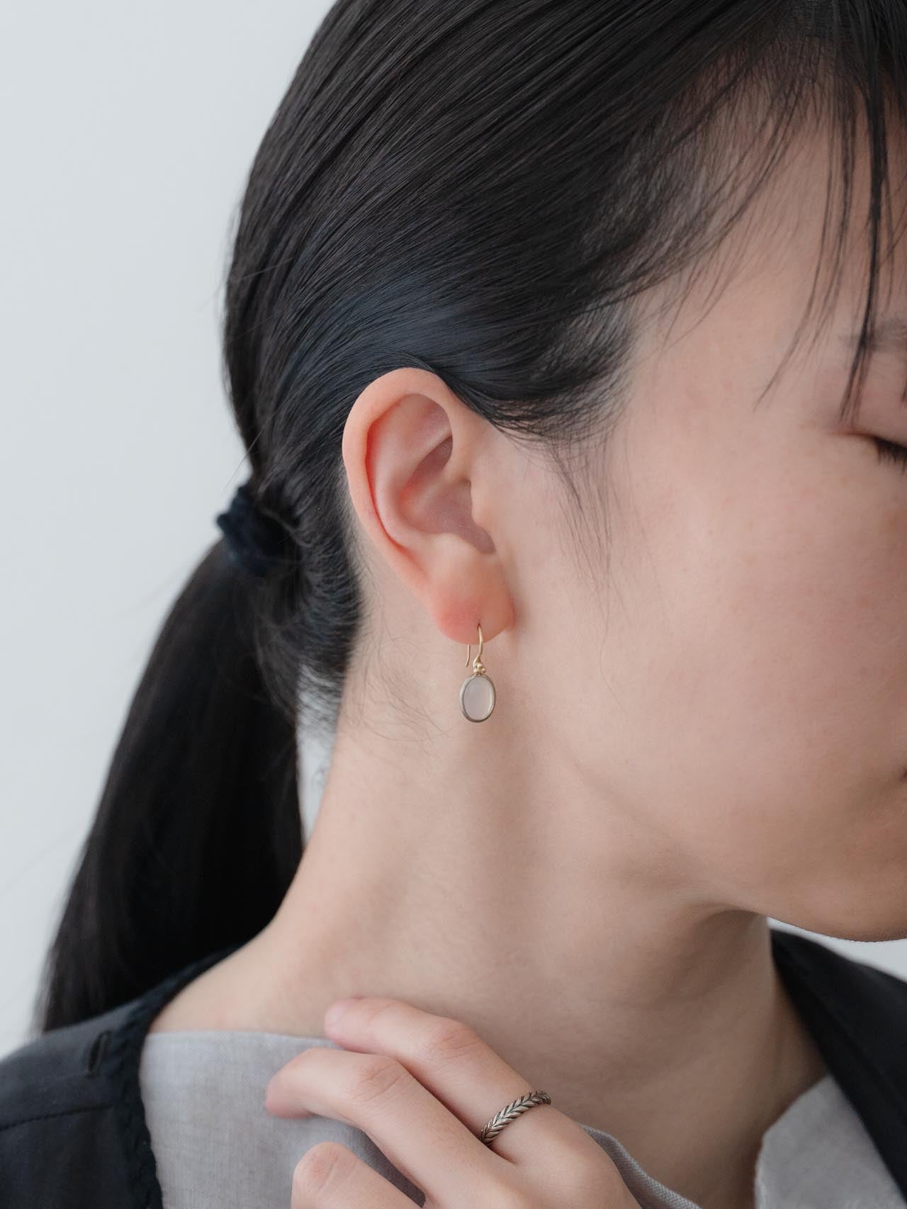 Chalcedony oval hook pierce S - 灰白 - – MEDERU